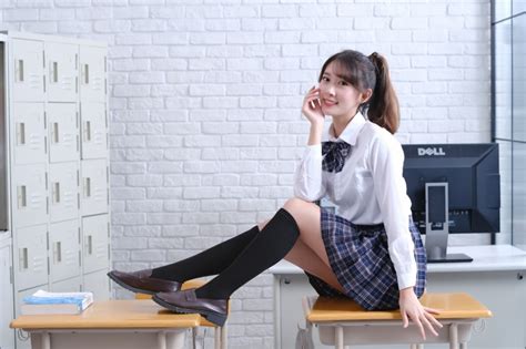 4k Asian Sitting Legs Knee Highs Uniform Schoolgirls Glance Hd