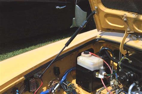 Hood Props Mgb Gt Forum The Mg Experience