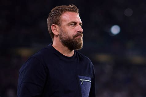 ローマ、デ・ロッシ監督の解任を発表、6月に契約延長も現在ローマは0勝3分1敗でセリエa16位