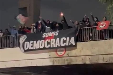 VÍDEO torcidas organizadas se unem contra bloqueios de bolsonaristas DCI