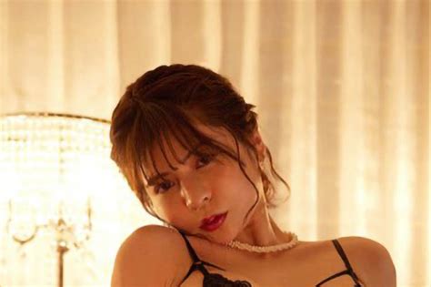 紅羽祐美匠に達する圧巻M字ポーズ グラッチェ