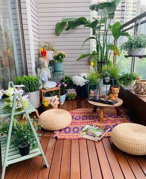 Ban Công Trang Trí với Cây Cảnh Chữ