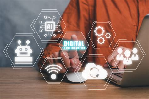 디지털 변환 및 디지털화 기술 개념 사무실 책상에 가상 화면 디지털 변환 아이콘이 있는 랩톱 컴퓨터에서 작업하는 젊은 사업가 남자에 대한 스톡 사진 및 기타 이미지 Istock