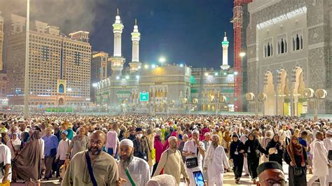 شاهد زحمة الحجيج في المسجد الحرام بعد صلاة العشاء مساء الثلاثاء 15