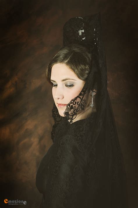 Sesión de fotos con mantilla española Aurora Emozione fotografía y