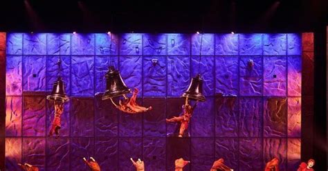 화려한 퍼포먼스·가슴 울리는 넘버압도적 ‘노트르담 드 파리 D 헬로스테이지