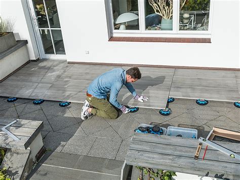 So Einfach Verlegen Sie Terrassenplatten Auf Stelz Und Plattenlagern