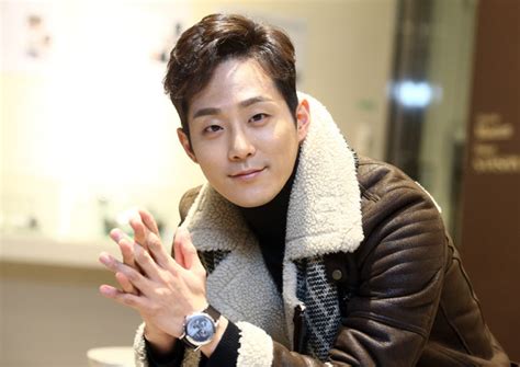 B사이드 다들 왜 이렇게 잘해” 이충주가 전하는 뮤지컬 ‘아이러브유 배우들 그리고 작은 소망들 브릿지경제