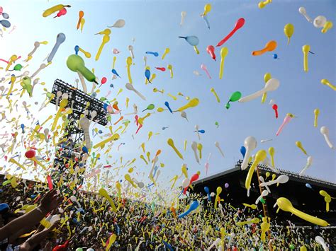 阪神タイガース Vs ソフトバンクホークス 201164 ラッキーセブンのジェット風船 Tetsushi Kimura Flickr