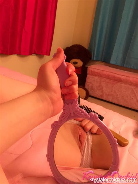 Kinky Chick Cherry Fae Drilling Her Tight Pussy With A Brush 15 Photos