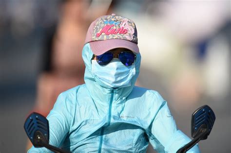 Heat Wave Sweeps Across China 9 Cn