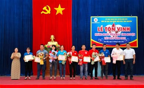 Khen thưởng tập thể cá nhân có thành tích xuất sắc trong phong trào