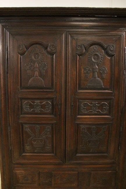 ARMOIRE dite de sacristie rectangulaire en chêne