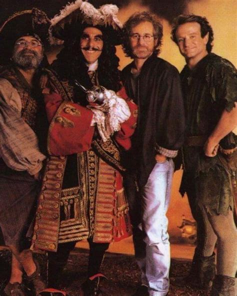 Bob Hoskins Dustin Hoffman Steven Spielberg And Robin Williams On The