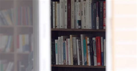 문재인 ‘평산책방 25일 현판식…사실상 개점