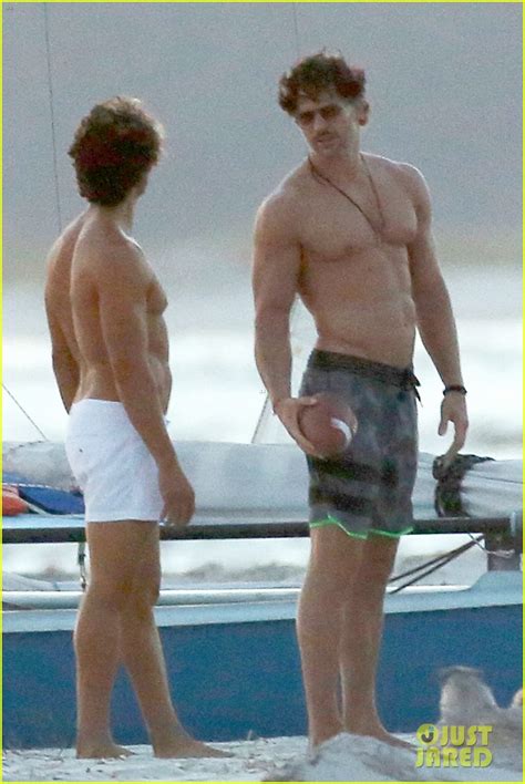Photo Joe Manganiello Goes Shirtless Magic Mike Xxl Beach Scenes 01