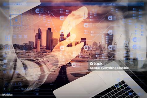 Conceptphoto Businessmans 악수 회의 비즈니스 파트너십의 이중 노출 런던 시티와 함께 완벽 한 거래 후