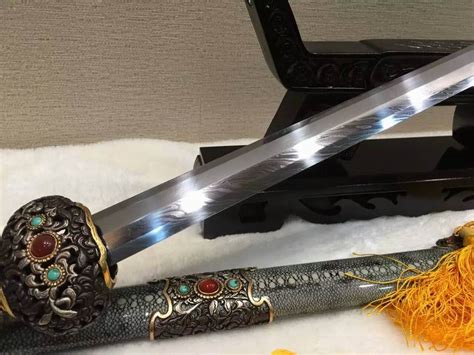 唐氏太宗剑 羽毛锻 中华名剑 高端手工 肖氏刀剑 唐刀 龙泉剑 唐刀 武士刀 龙泉剑 中国刀