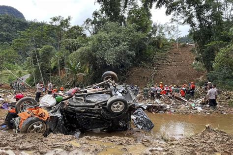 အင်ဒိုနီးရှားတွင် မြေပြိုမှုကြောင့် သေဆုံးသူ ၂၁ ဦး ရှိလာပြီး ရှာဖွေကယ
