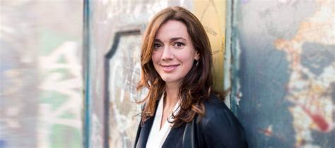 Hire Stephanie Hare Ai Speaker Agent