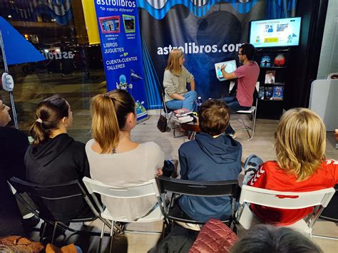 beatriz osés Con Ibon Martín en la librería Astrolibros de Vitoria