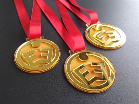 Medalha Dourada Personalizada Campeonato Aniversário Elo7