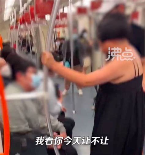 上海地铁一孕妇大声斥责男子不让座，“我就这个态度，看你让不让”，地铁回应：会向有关部门反映情况视频女子新闻