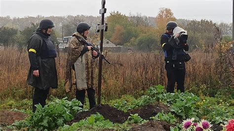 На деокупованій Харківщині розпочали ексгумацію на місці масового