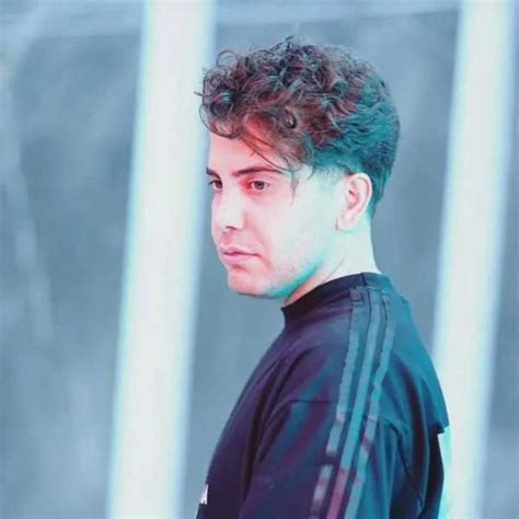 دانلود آهنگ فرشاد آزادی خوشتیپ