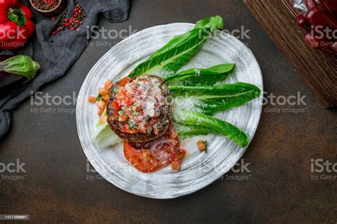 고기 패티와 빵이없는 야채가있는 햄버거 그린 버거 탑 뷰 0명에 대한 스톡 사진 및 기타 이미지 0명 고기 러시아