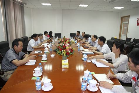2013年6月18～22日省矿业协会杨维兴会长一行赴冶山铁矿、徐州矿务集团、天能煤电、徐州中联水泥等矿山开展矿业经济建设调研。 江苏省矿业协会