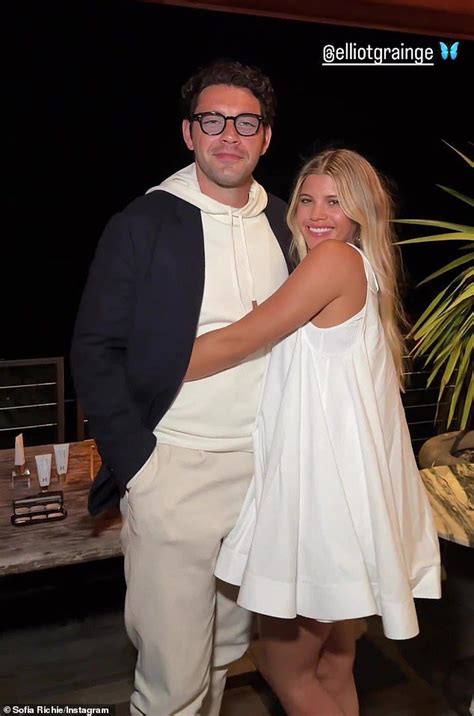 Sofia Richie Enjoys Breakfast With Her Husband Elliot In Montecito Sofia Richie Sofia Casual