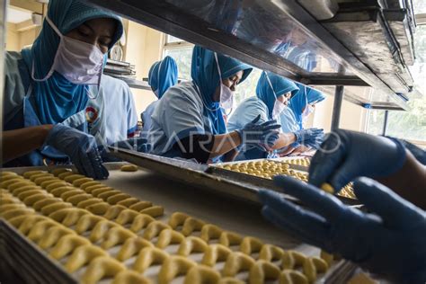 PRODUKSI KUE KERING ANTARA Foto