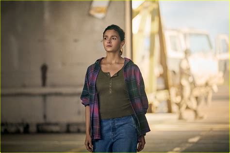 Gal Gadot Jamie Dornan S Netflix Movie Heart Of Stone Gets Action