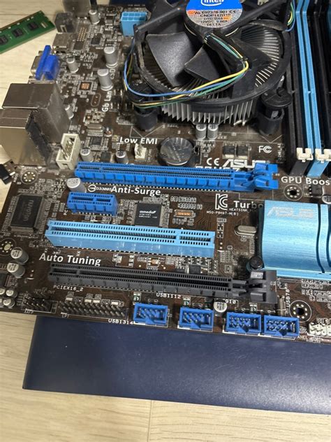 그래픽카드를 메인보드 아랫쪽 슬롯에 장착 지식in