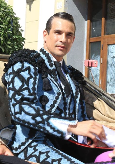 El torero José María Manzanares será operado de urgencia por una lesión cervical Pepitos