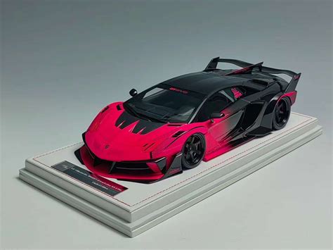 Lamborghini Veneno Pink