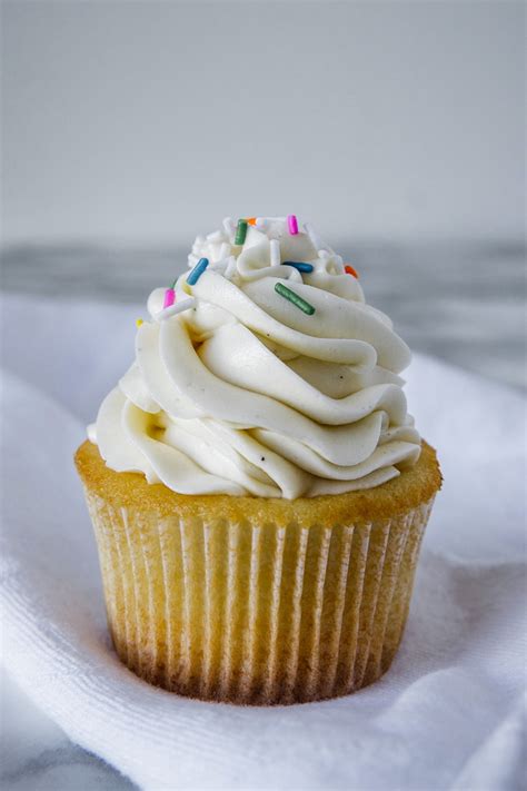 Step By Step Swiss Meringue Buttercream Simple And Stress Free The