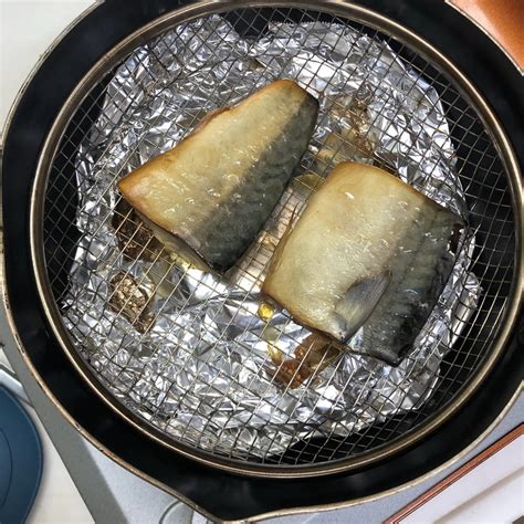 【ノンオイル調理】市販の塩サバで作る鯖の燻製【魚の燻製の作り方】 猫と台所 ︎ご飯と燻製の記録 ︎