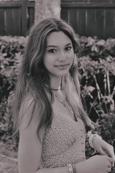 Anna L Medium