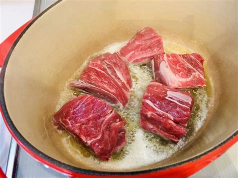 簡単なイタリア料理osso Bucco 牛すね肉のイタリアン煮込み） Real Meal Recipe 海外の家庭料理レシピ