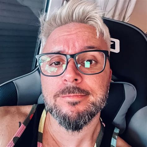 Παρης Πασχαλης Parispaschalis • Threads Say More