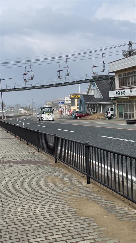鳥取砂丘で実証運行が始まった自動運転バス🚌 一足早く乗ってきました！！ 最先端の技術を使って自動で走る、近未来の乗り物でした😳 そのもようは