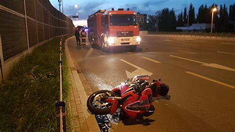 Śmiertelny wypadek motocyklisty na trasie Górna Uderzył w słupki