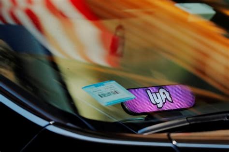 Lyft Says It Will Cut More Than 1000 People In New Round Of Layoffs Wsj