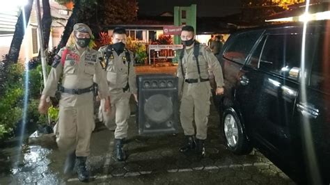 Nekat Buka Saat Ramadan Satpol PP Tindak Tempat Karaoke Di Padang