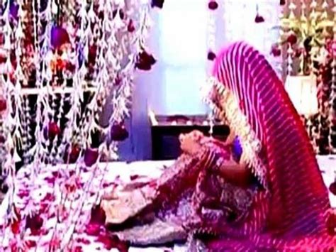 Suhagraat Ki Sej Per Pahunchte Hi Cheekh Padi Dulhan Bahu Ki Awaj