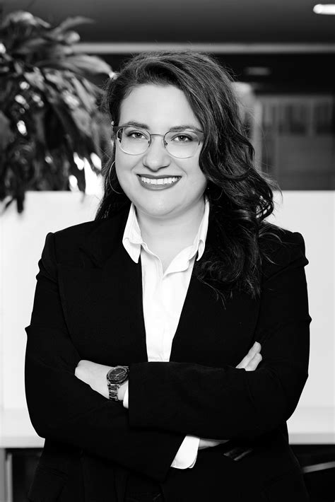 Av Beyza Hazar Baic Hukuk Bürosu Dava İcra Şirket Hukukunda Yalın Çözümler