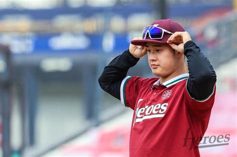 괴물 신인 정현우 최강 Kia 상대 핵폭탄 같은 데뷔전최고 147km H 122구 소화 5이닝 4자책→승리투수