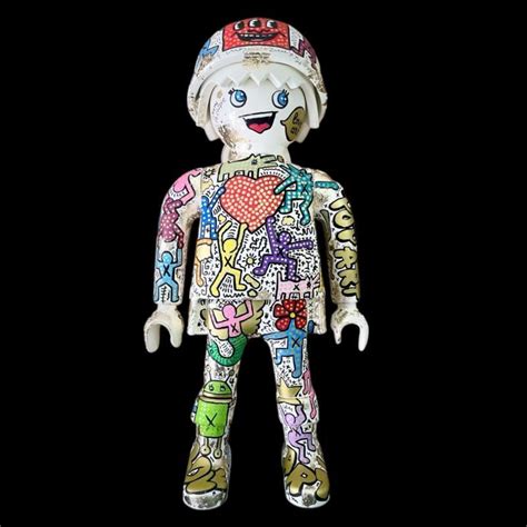 Sculpture PLAYMOBIL XXL 63cm KEITH HARING Feuilles Dor Par Frany La